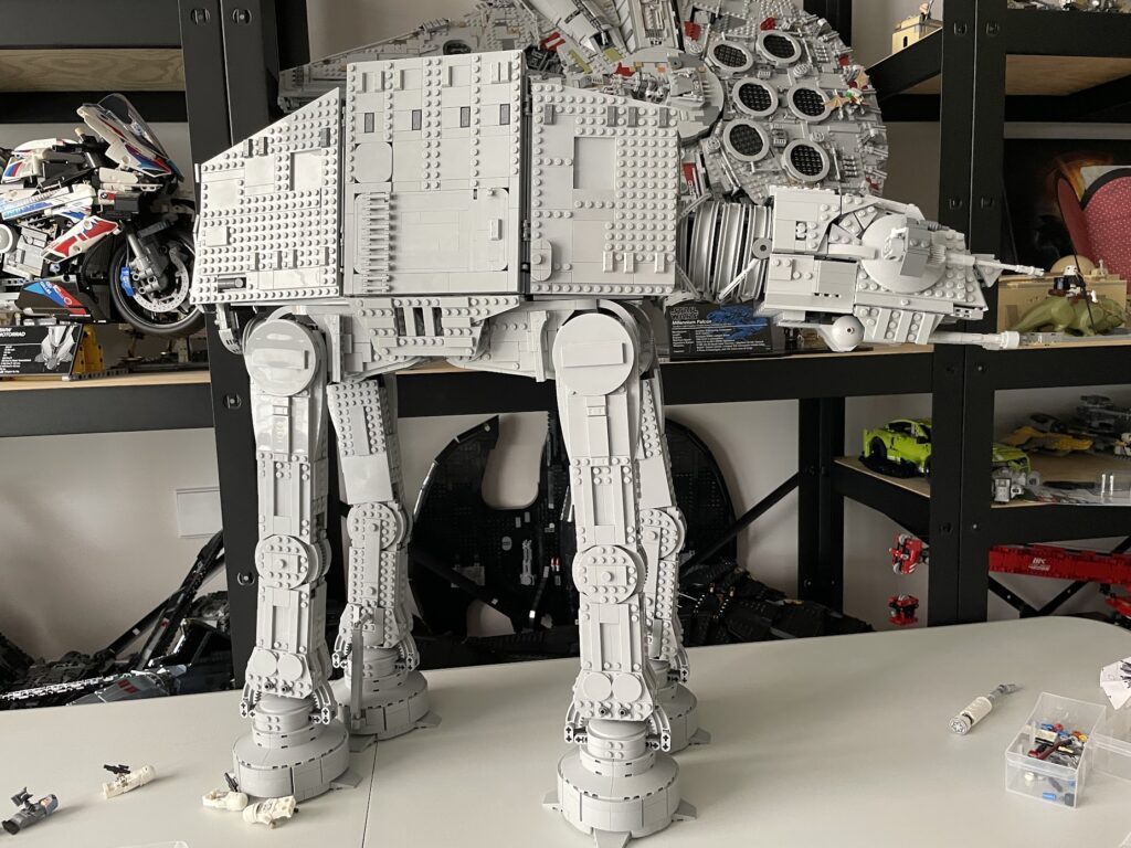 AT AT de LEGO Star Wars set UCS 75313 | Todo Brick